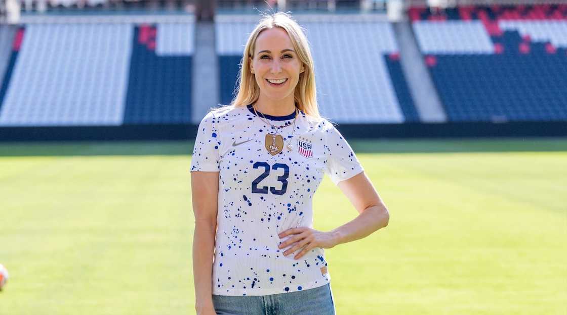 Who is Nikki Glaser’s boyfriend now? The biography of Chris Convy ...