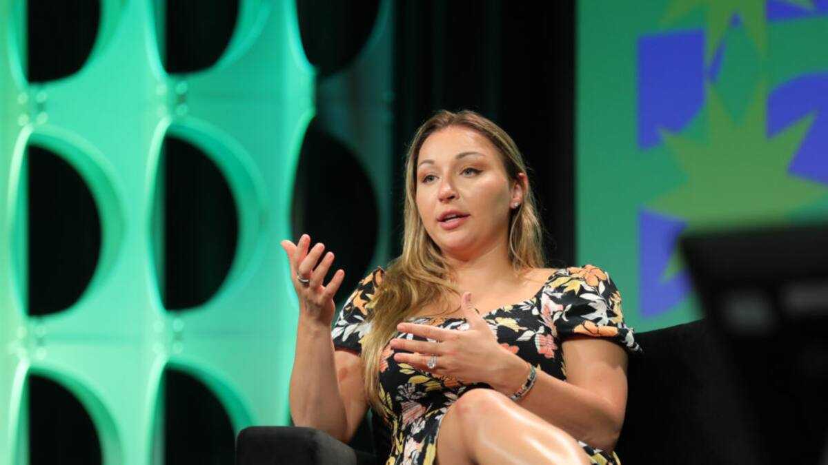 Who is Jessica Blevins? Age, spouse, siblings, Twitch, net worth ...