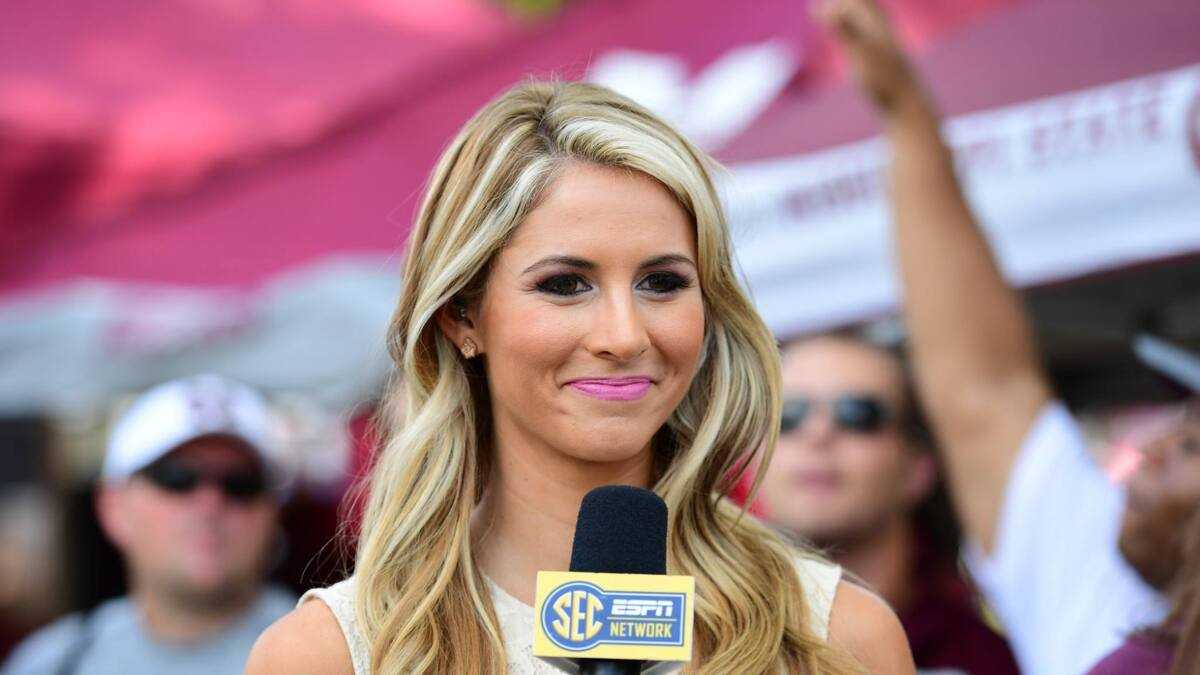 Who is Laura Rutledge? Age, children, husband, salary, career, height ...