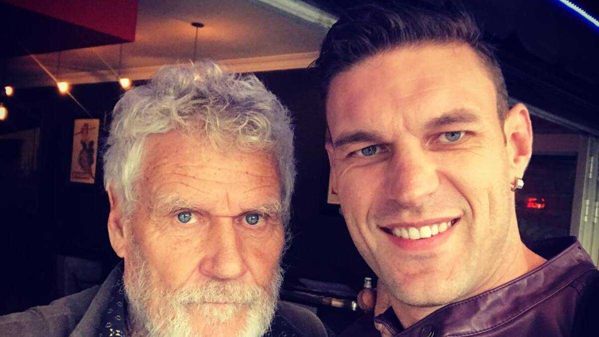 Ian Roberts bio: age, children, wife, education, books, movies, tv ...