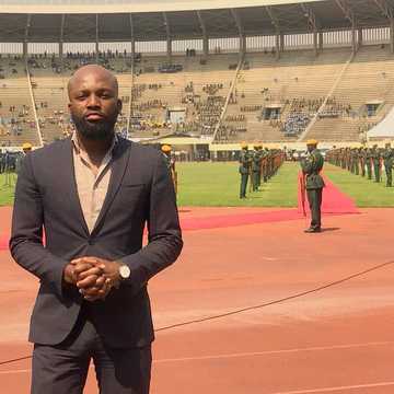 Clement Manyathela bio: age, wife, show, 702, images, profile, contact ...