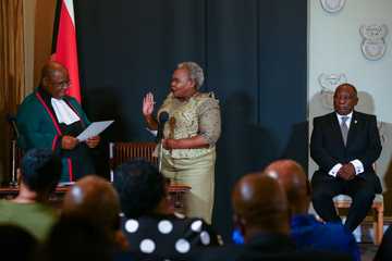 Sisisi Tolashe (Nokuzola Tolashe): Age, family, appointment, pictures ...