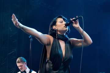 Who are Raye's parents? Inside her family, origin, and roots - Briefly ...