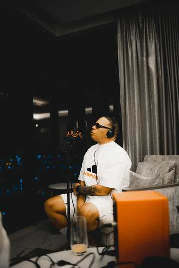 Rapper Da L.E.S Seemingly Uses Just One Arm 1 Year After Suffering a ...