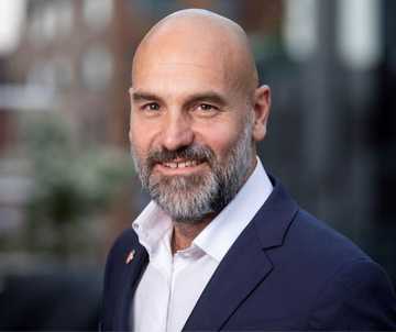 Mark Shuttleworth bio: age, family, Ubuntu, Space, profiles, net worth ...