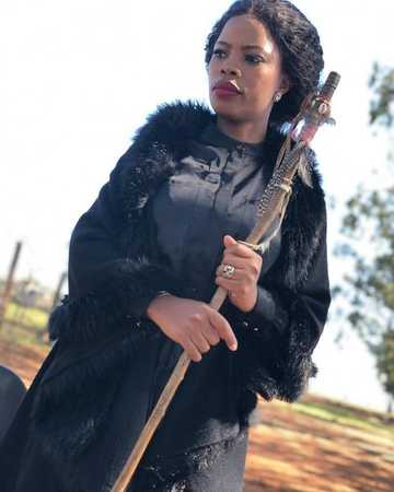 Winnie Ntshaba biography: age, child, husband, education, Isithembiso ...