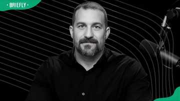 Andrew Huberman's bio: wife, age, podcast, nationality, education, net ...
