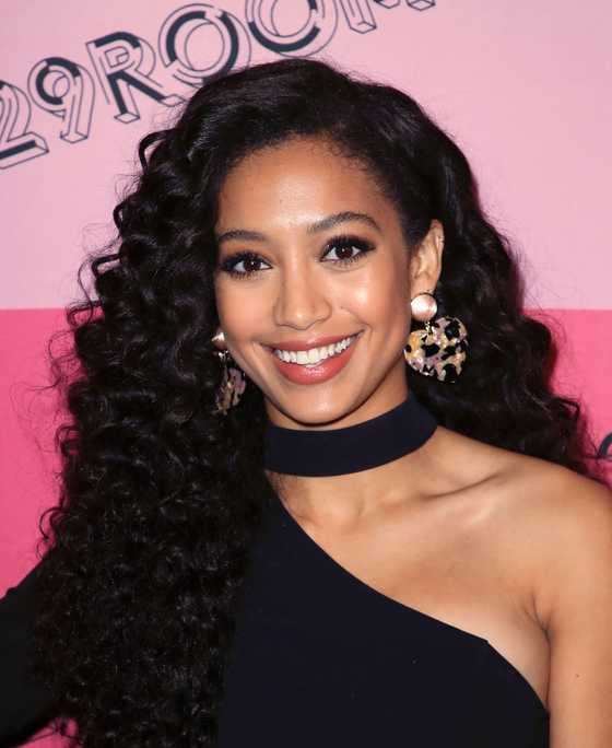 Samantha Logan's height, age, boyfriend, dating, career, profiles, net ...