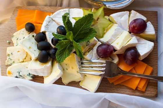 Simple cheese platter ideas: Create a board to surprise your guests ...