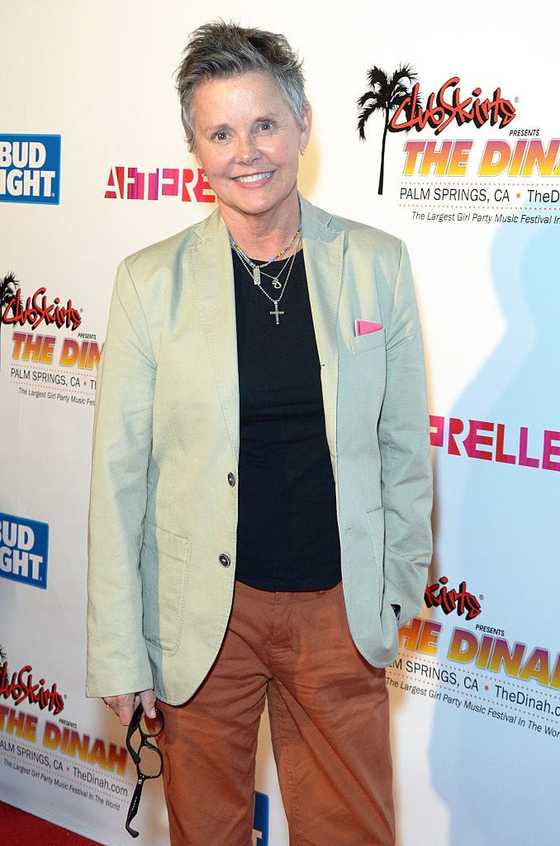 Carrie Schenken’s bio: The personal life of Amanda Bearse’s wife ...