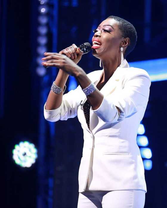 Lira biography: age, real name, child, family, husband, divorce, songs ...