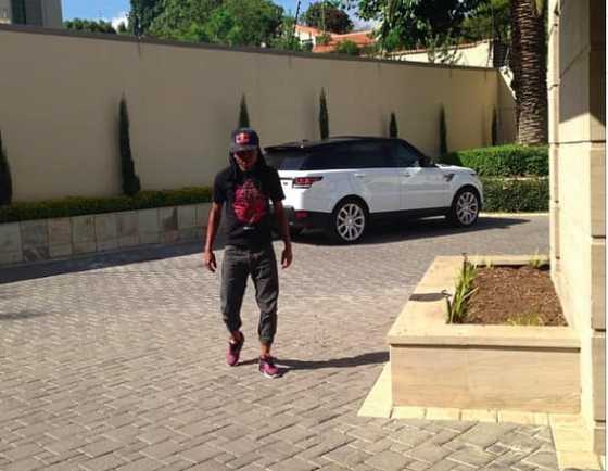 Siphiwe Tshabalala biography: age, wife, foundation, stats, salary ...