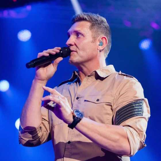 Kurt Darren bio: age, real name, wife, family, national anthem, songs ...
