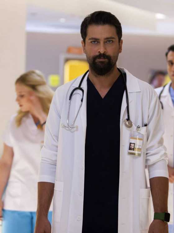 eXtra Mucize Doktor (Dokter Ali): cast, plot summary, release info ...