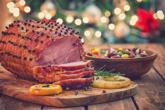12 amazing glaze for gammon recipes to impress your guests - Briefly.co.za