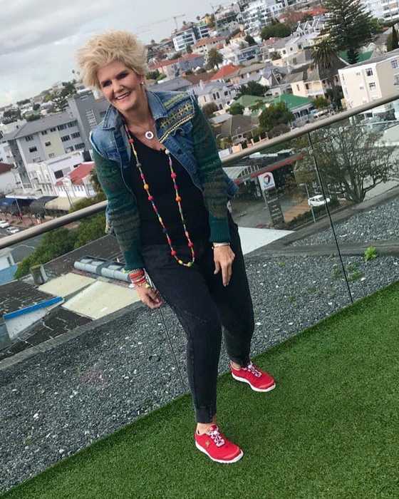 PJ Powers age, husband, Rugby World Cup, national anthem, songs, albums ...