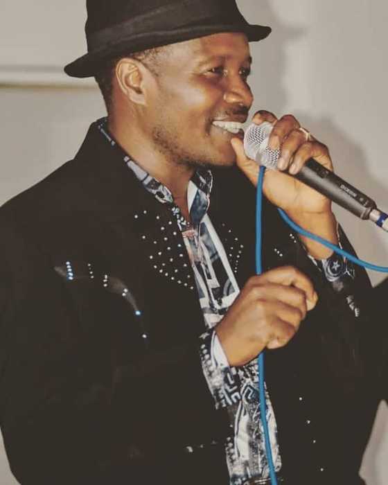 Leonard Zhakata age, wife, all songs, mp3 download, house - Briefly.co.za