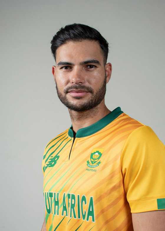 Reeza Hendricks: bio, age, wife, career, stats, jersey number ...