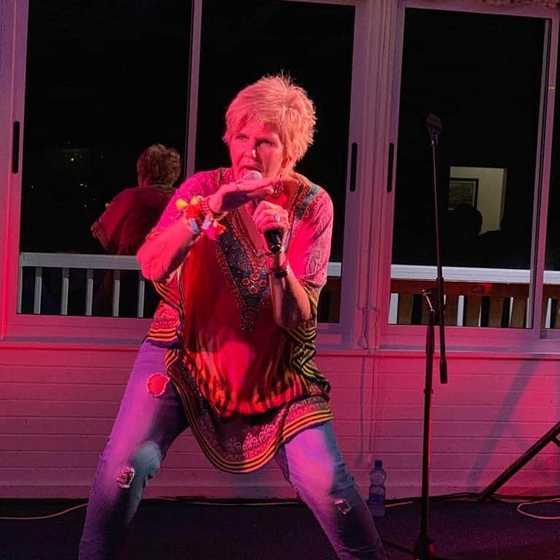 PJ Powers age, husband, Rugby World Cup, national anthem, songs, albums ...