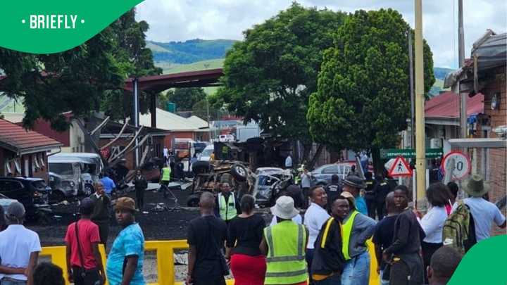 Oshoek Border Post Closed After Coal Truck Crashes Into Vehicles and ...