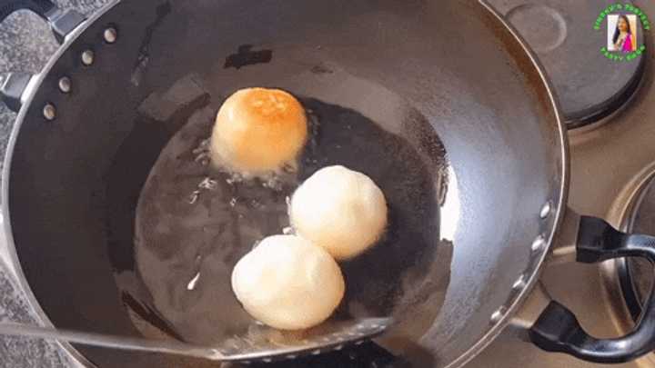 Learn classic South African Magwinya (Vetkoek) recipes to try at home ...