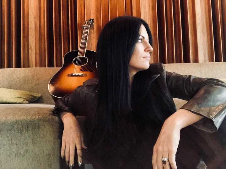 Riana Nel biography: age, baby, husband, sister, songs, albums, and ...