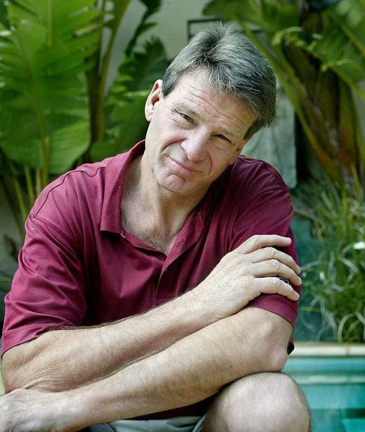 Sam Newman: age, children, wife, podcast, weight, kidney, profiles, net ...