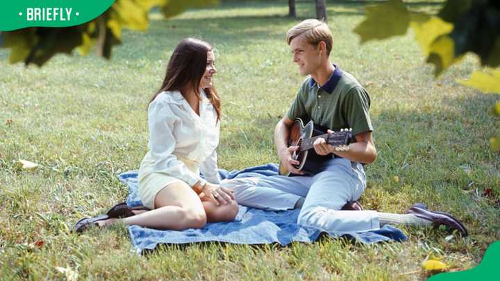 'Clingy' meaning in relationship: Signs and how to overcome it ...