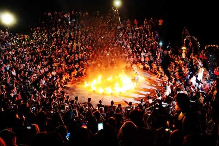 7 different types of drama: What are their meanings and best examples ...