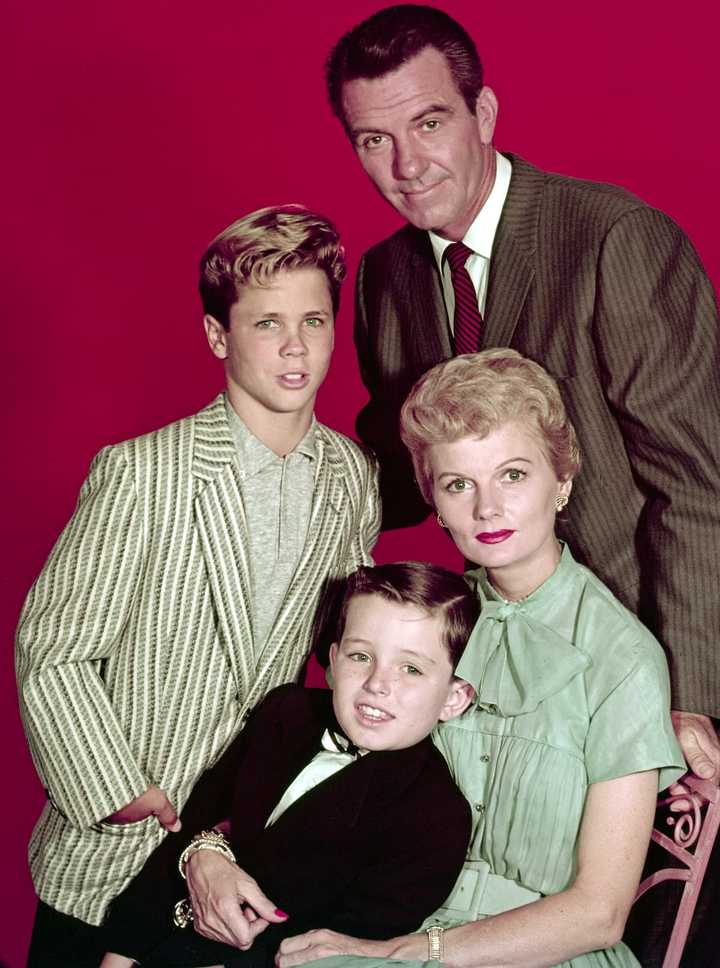 What is Tony Dow's net worth, and what are his sources of income ...