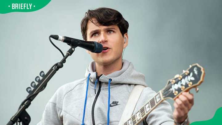 Rashida Jones' husband, Ezra Koenig, is a famous American singer ...