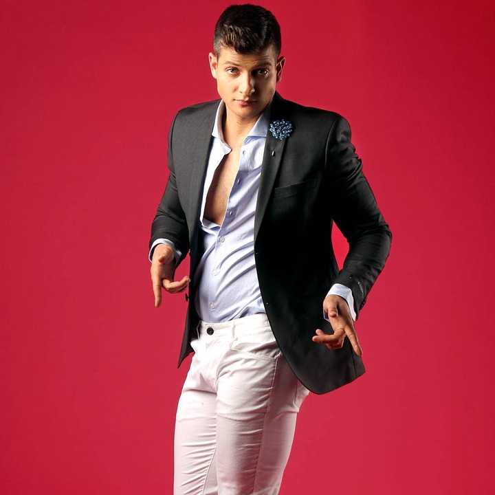 Izak Davel age, baby, wife, family, education, modelling career, songs ...