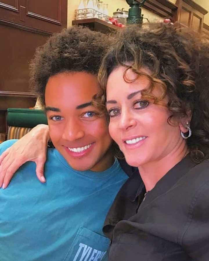 Cindy DeAngelis Grossman age, son, husband, career, net worth - Briefly ...