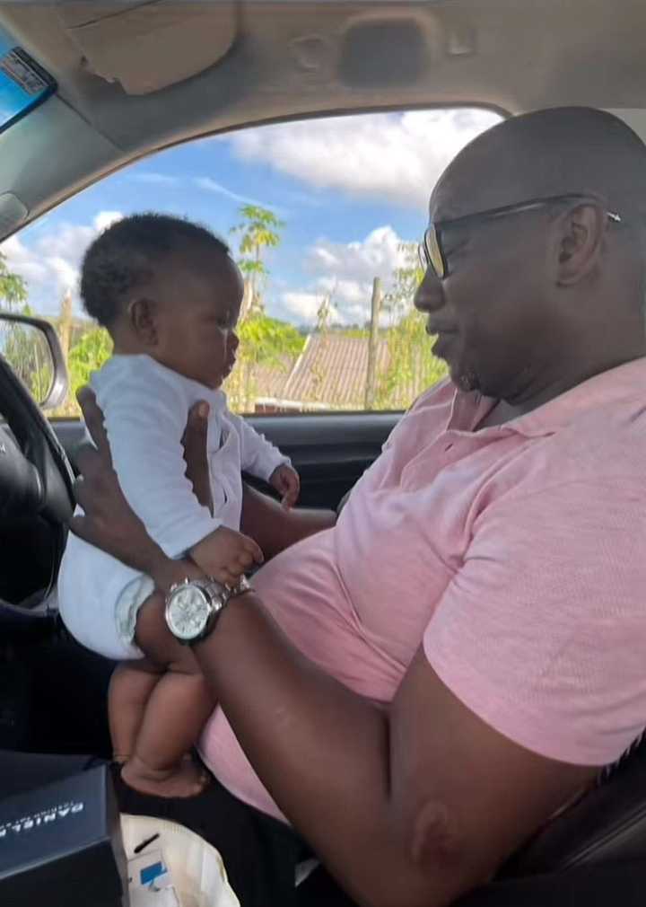 Picture of Musa Mseleku Bonding with Newborn Baby at MaCele's Home ...