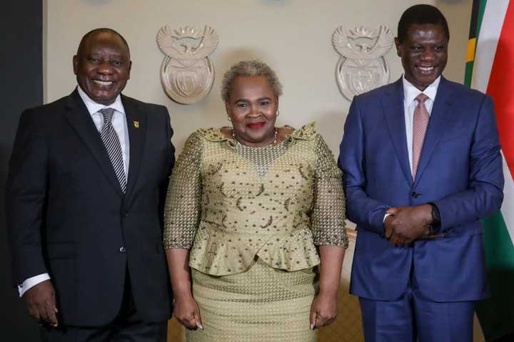 Sisisi Tolashe (Nokuzola Tolashe): Age, family, appointment, pictures ...