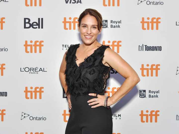 Amy Jo Johnson’s bio: age, career, spouse, measurements, albums ...