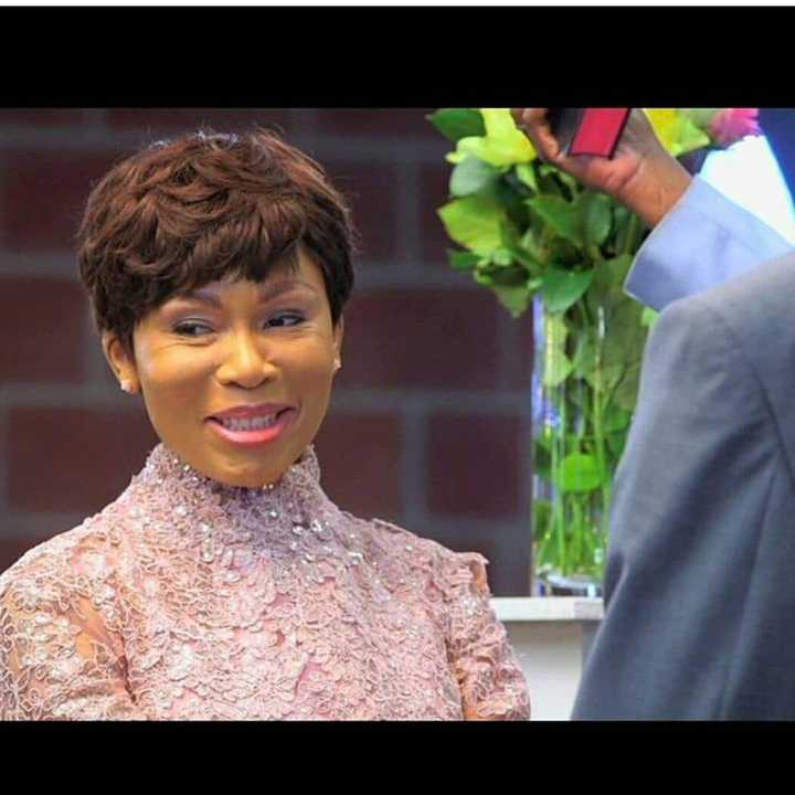 Leleti Khumalo biography: age, skin condition, twins, husband, and ...