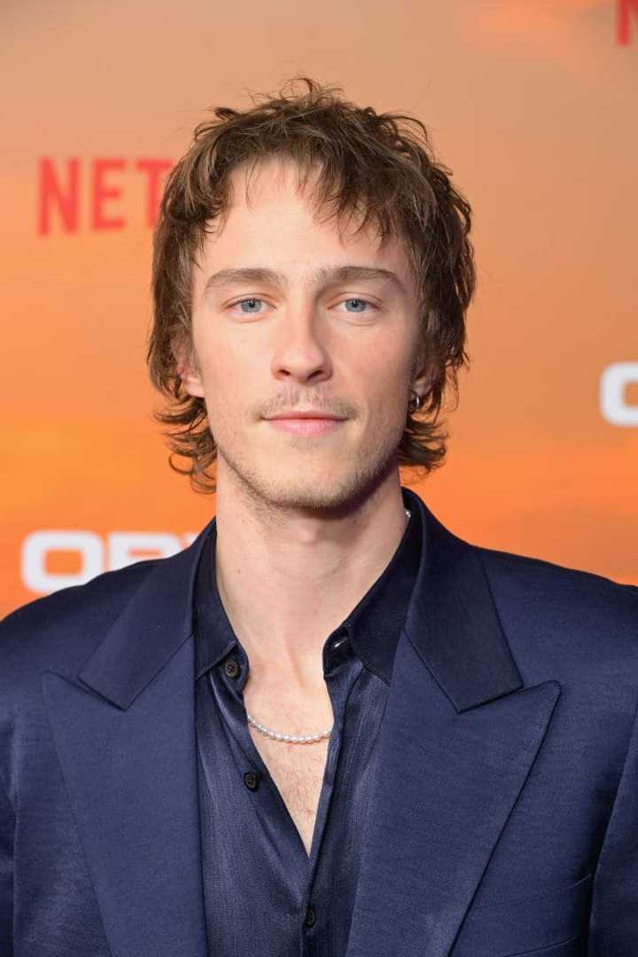 Drew Starkey's biography: Age, relationship status, real name, movies ...