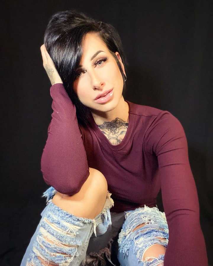 Who is Dylan Phoenix? Age, boyfriend, parents, real name, height ...