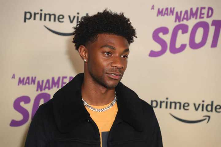 Who is Jonathan Daviss? Age, height, movies and TV shows, nationality ...