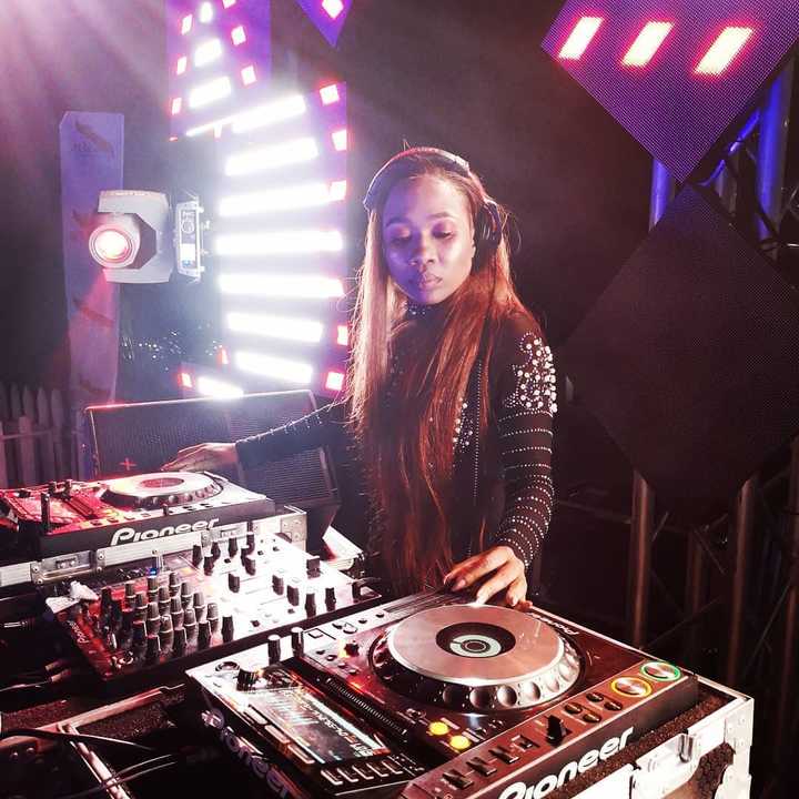 Dineo Ranaka biography: age, boyfriend, siblings, family, quotes, Dj ...