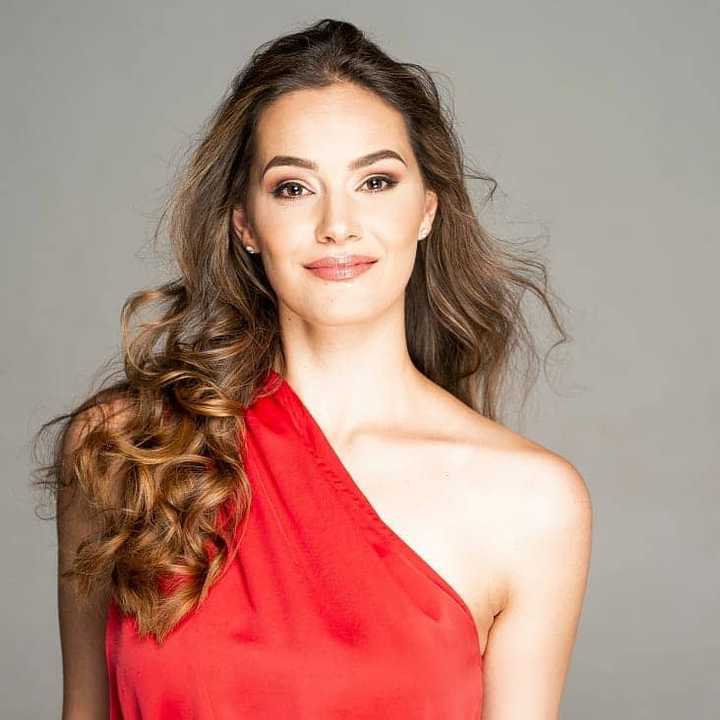 Nicole Flint bio: age, children, husband, wedding, career, profiles ...