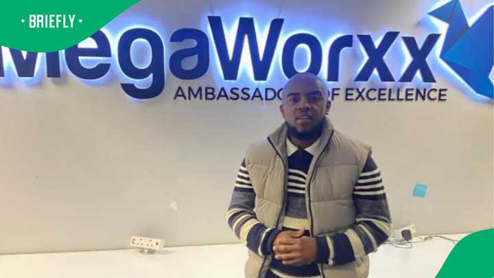 “Short Story”: Gauteng Spur Waiter’s Career Glow-Up Has Mzansi ...