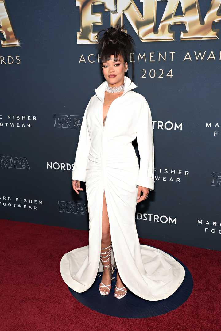 Rihanna Appears Pregnant in New Video, Netizens Appalled: “Is She ...