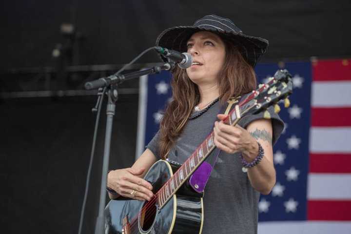 Who is Amy Lee Nelson, Willie Nelson's daughter? Age, bio, family ...