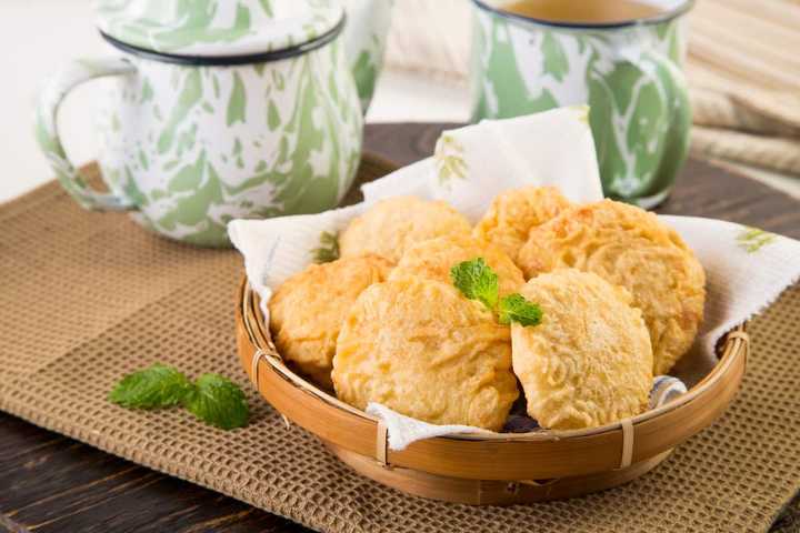 Making 3-Ingredient biscuits in South Africa: Quick and easy cookie ...