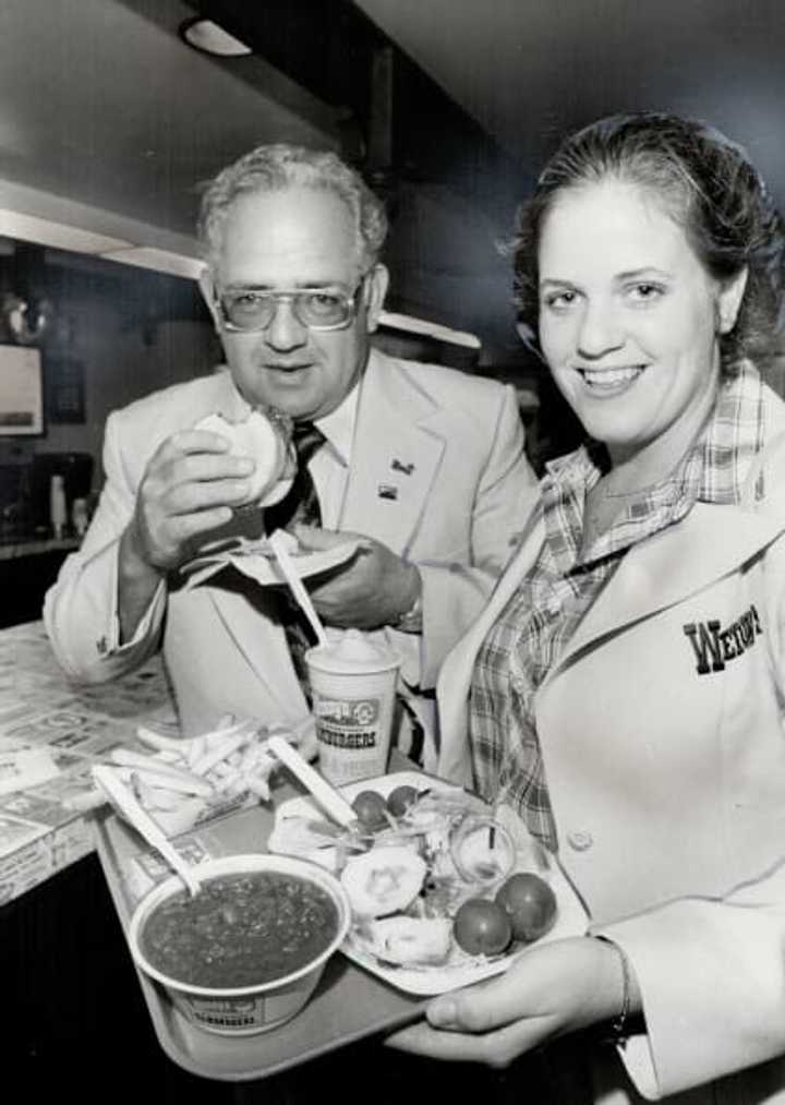 Who is Wendy Thomas? Age, daughter, partner, commercial, career ...