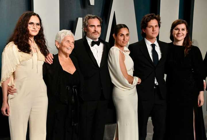 Who is Jodean Bottom, Joaquin Phoenix's elder sister? All about her ...
